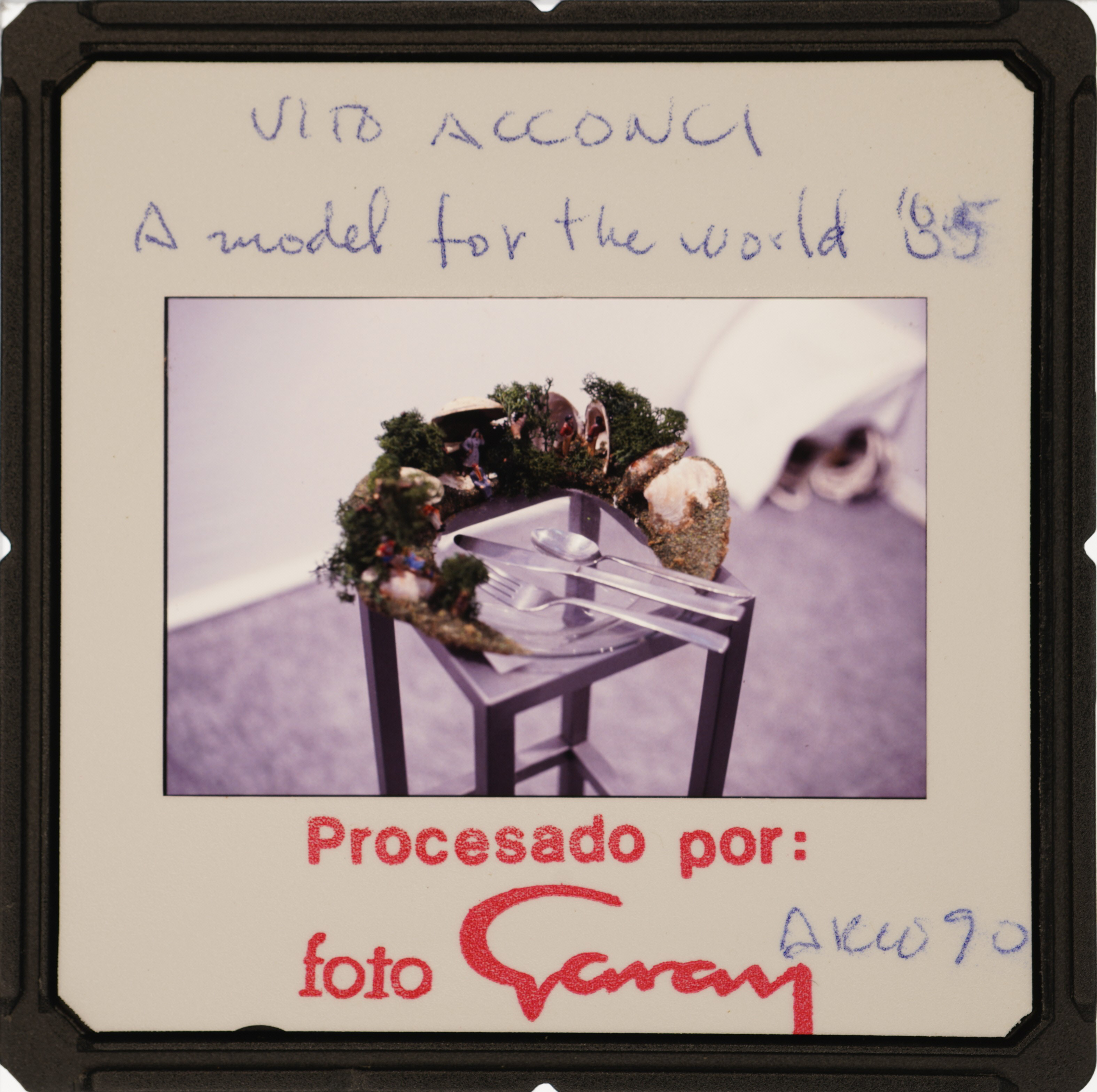 Acconci, Vito. A Model For The World. Arco 90. - Bilbao Museoa