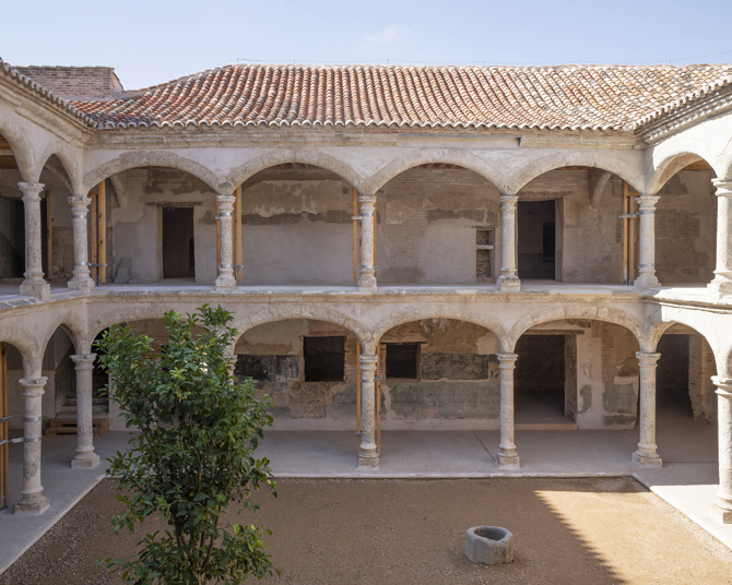 Hospital de la Santísima Trinidad de Torrijos - La Casa de la Arquitectura