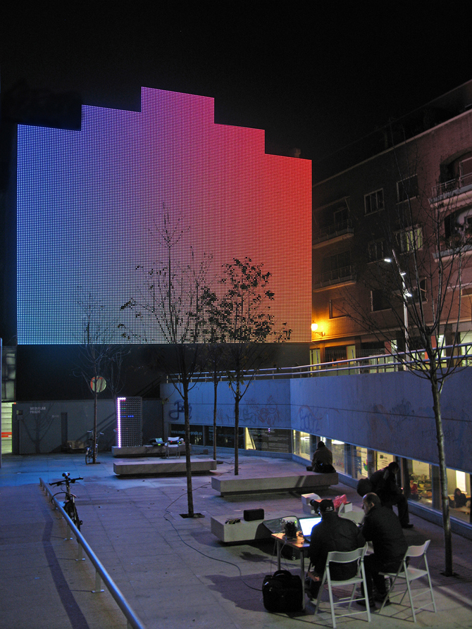 Led Action Facade - La Casa de la Arquitectura