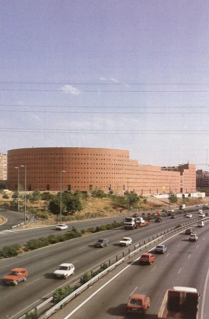 Edificio de viviendas en la M-30 (El Ruedo) - La Casa de la Arquitectura