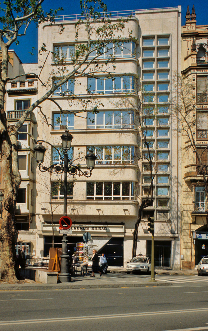 Edificio de viviendas y local comercial para José Ibarra y Lasso de la ...