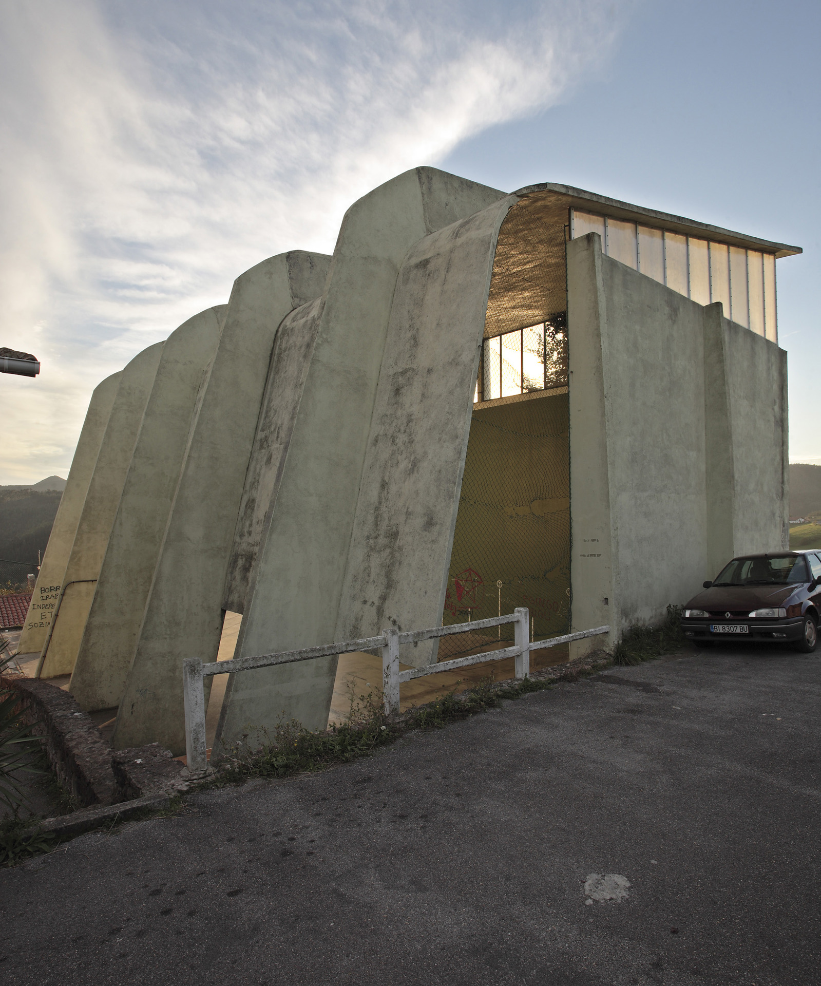 Frontón público - La Casa de la Arquitectura