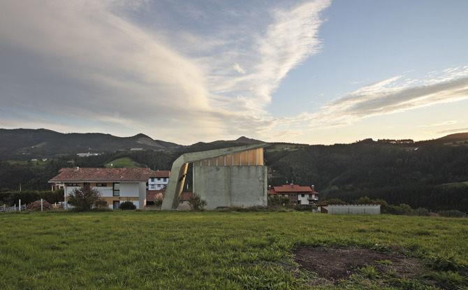 Frontón público - La Casa de la Arquitectura
