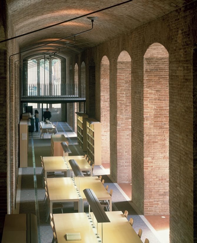Biblioteca de la Universitat Pompeu Fabra. Adecuación del Depósito de ...