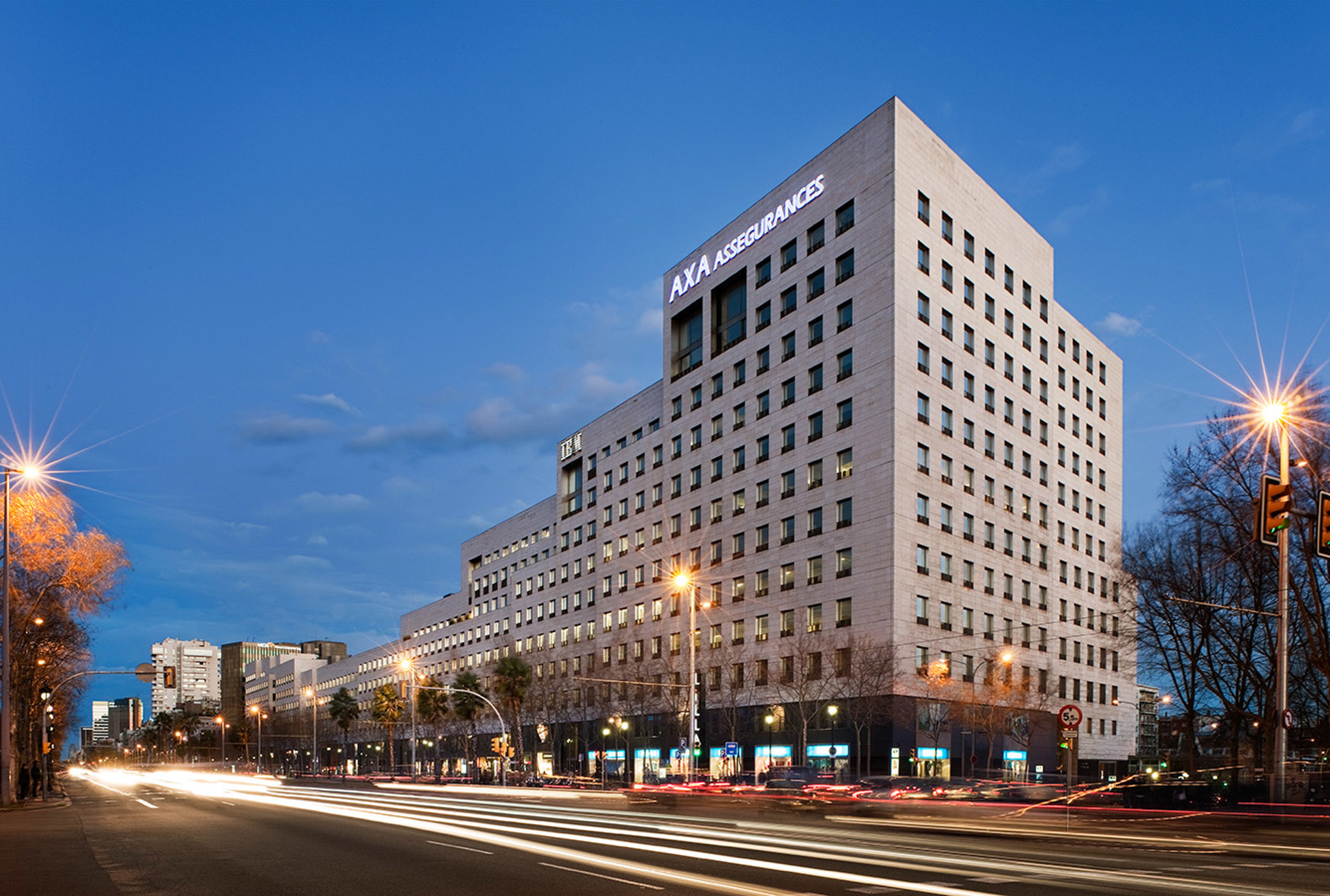 Edificio l'Illa Diagonal - La Casa de la Arquitectura