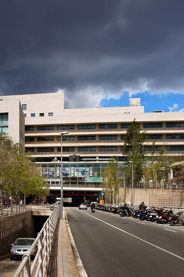 Edificio l'Illa Diagonal - La Casa de la Arquitectura