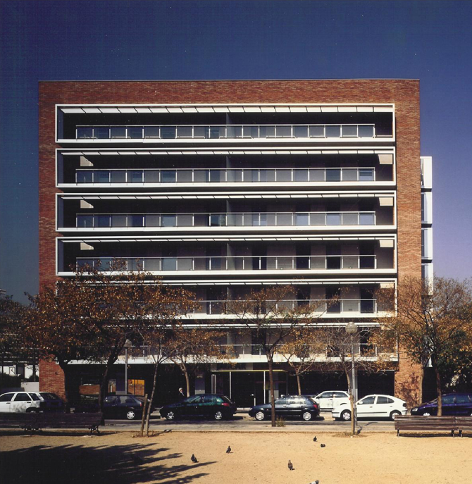 Edificio de viviendas en la calle Doctor Fleming - La Casa de la Arquitectura