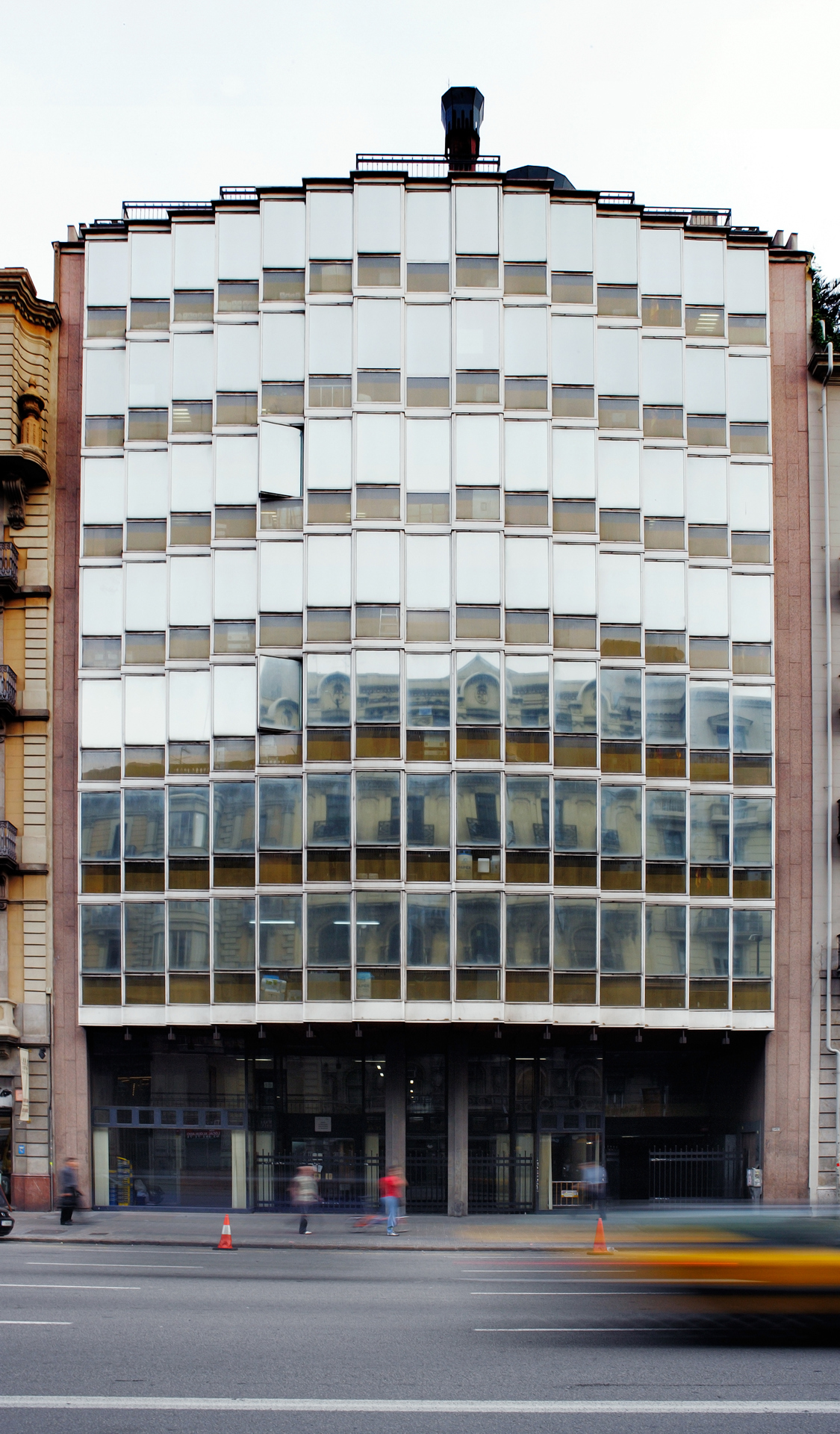 Edificio Hispano Olivetti - La Casa de la Arquitectura
