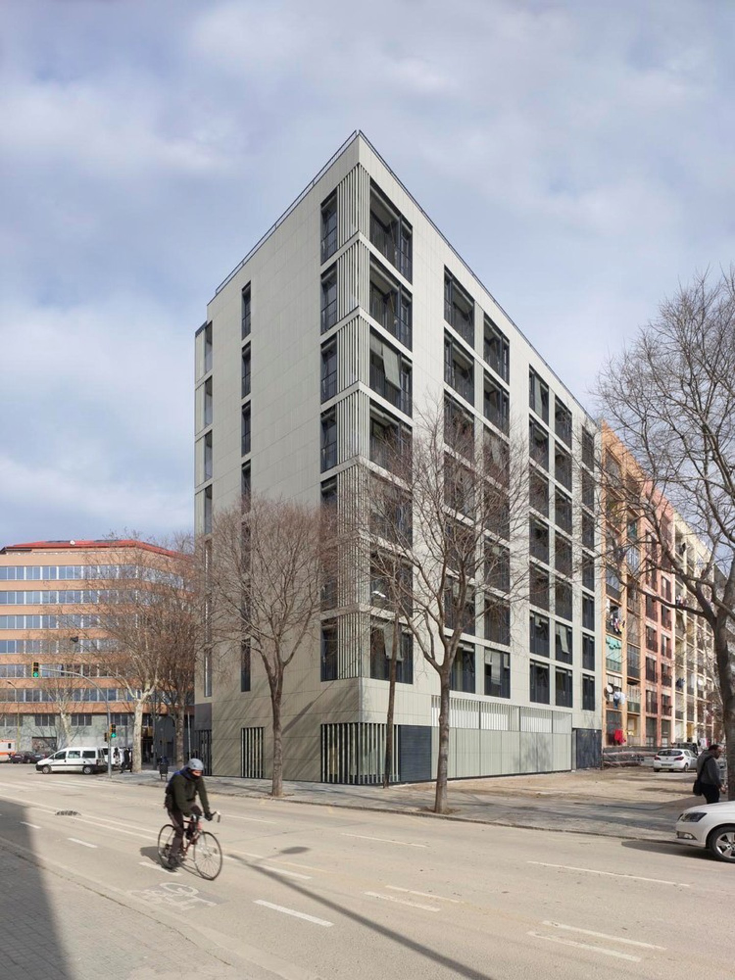 Edificio mixto de viviendas y alojamientos temporales en 22@ - La Casa de la Arquitectura