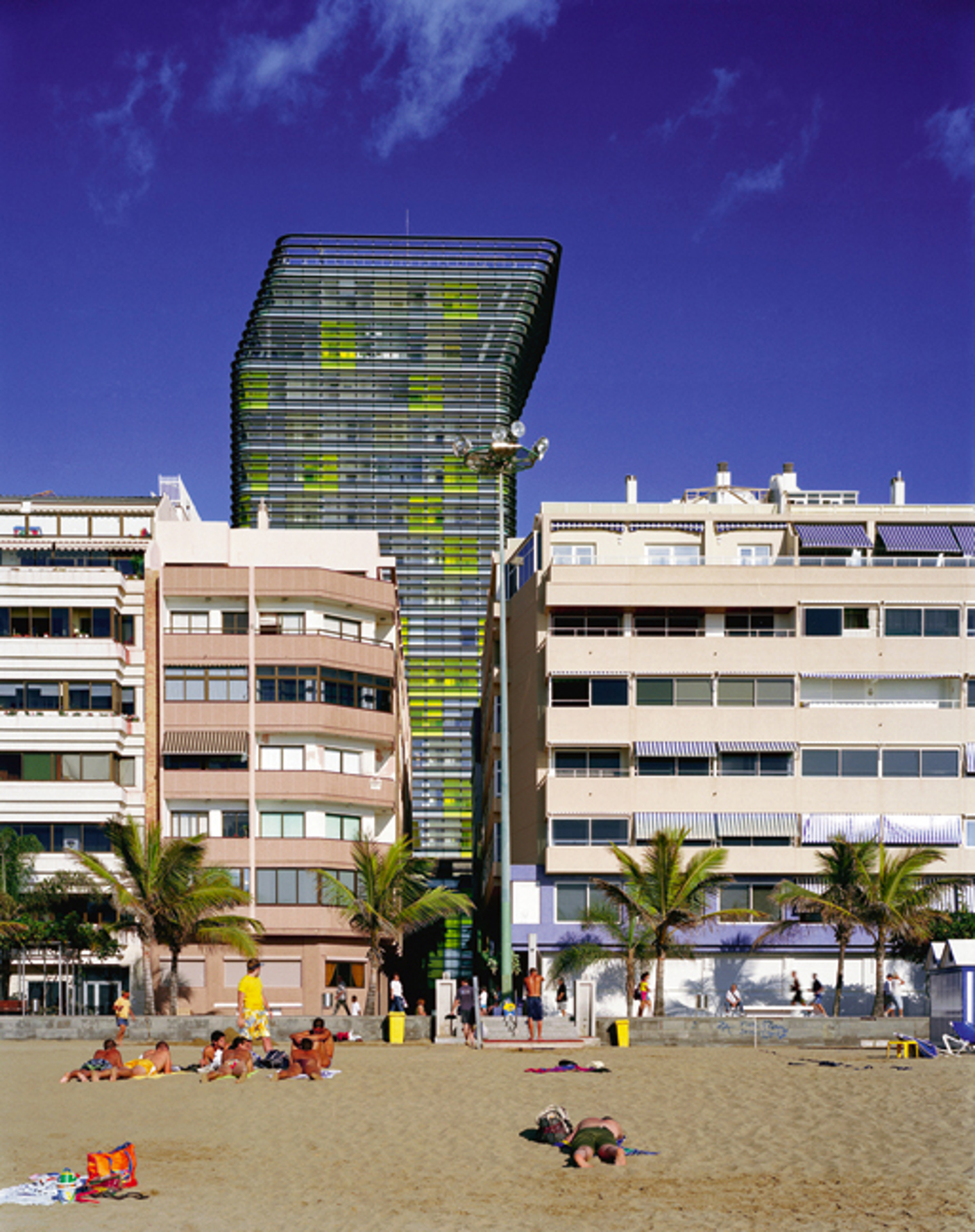 Plaza y torre Woermann - La Casa de la Arquitectura