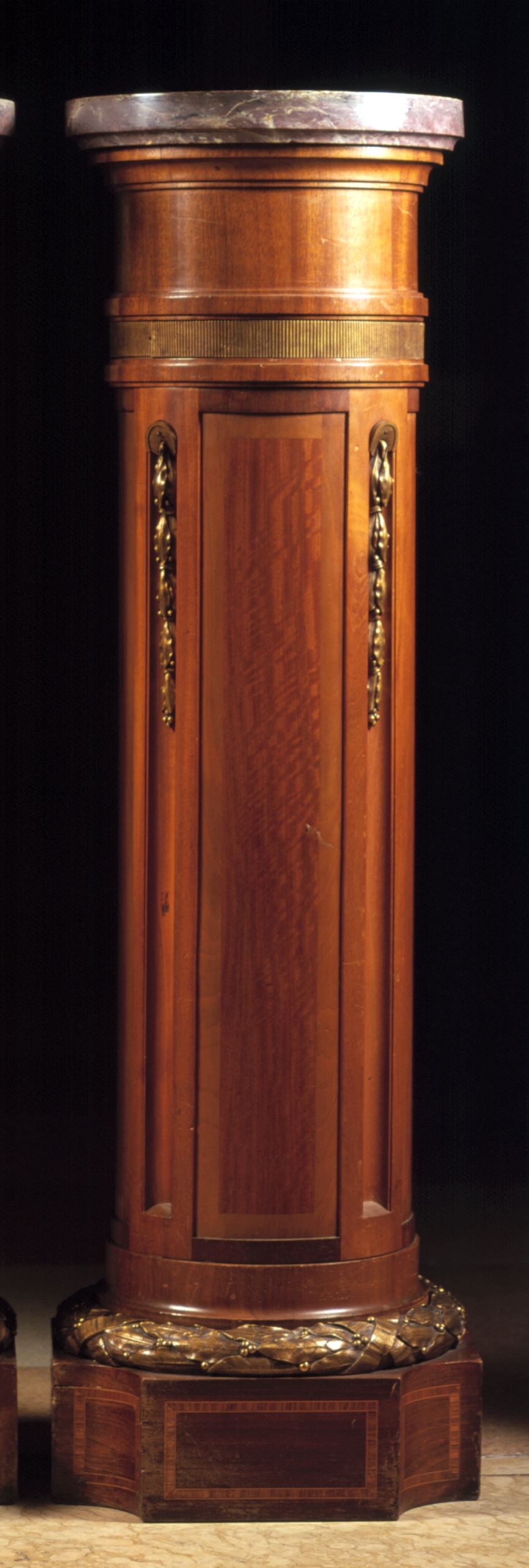 Pedestal - Mis Museos